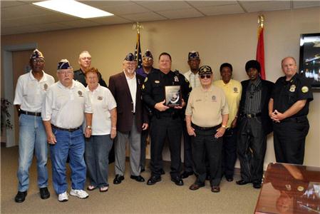 Officer Johnston Awarded Plaque For Service Injuries - Chattanoogan.com