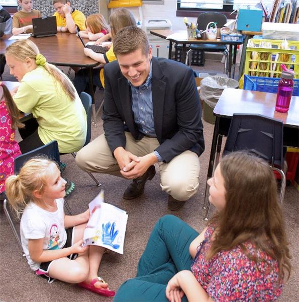 Special Guests Tour Whitfield Elementary Schools - Chattanoogan.com