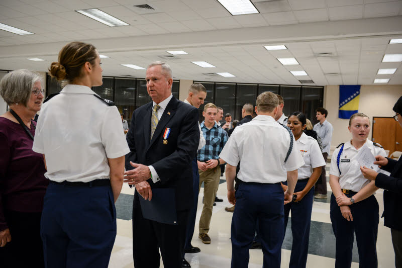 General B.B. Bell, Retired, Given DAR Medal Of Honor - Chattanoogan.com