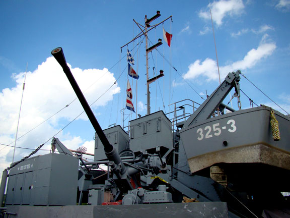 PHOTOS: USS LST 325 Navy Ship - Chattanoogan.com