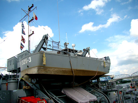 PHOTOS: USS LST 325 Navy Ship - Chattanoogan.com