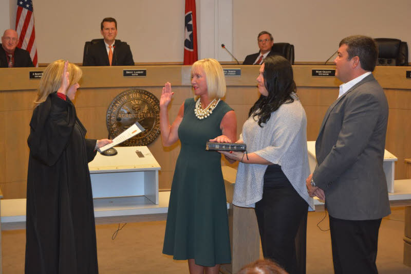 2 New Council Members Sworn In At East Ridge; Gravitt, Manning Honored ...