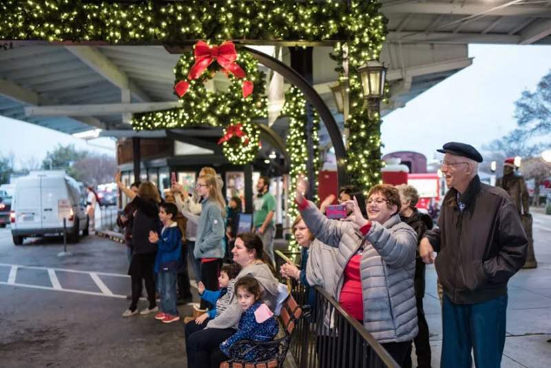 Menorah Madness And The Car Menorah Parade - Chattanoogan.com