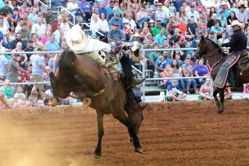 PHOTOS: St. Jude Rodeo At Yates Farm - Chattanoogan.com