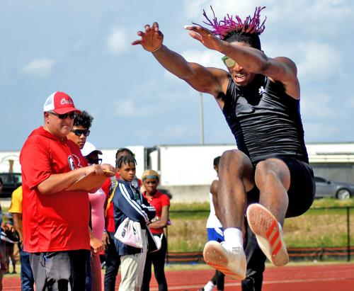 PHOTOS: Field Events At Howard Track Meet - Chattanoogan.com