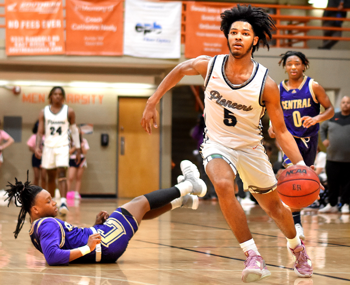 PHOTOS: East Ridge Basketball Hosts Central - Chattanoogan.com