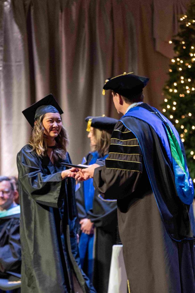 Esmerelda Lee Challenges Graduates At Winter Commencement ...