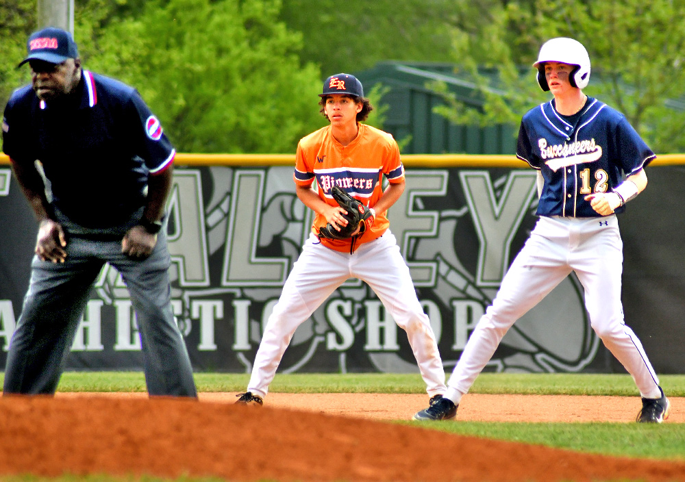PHOTOS: East Ridge, University Clash As Yellowjacket Baseball Classic Begins - Chattanoogan.com