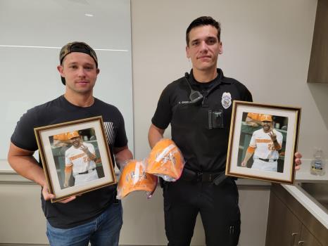 Alan Pressley Honors Nashville Police Officers Who Responded At ...