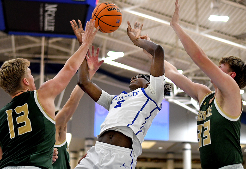 PHOTOS: McCallie Basketball Hosts Silverdale - Chattanoogan.com