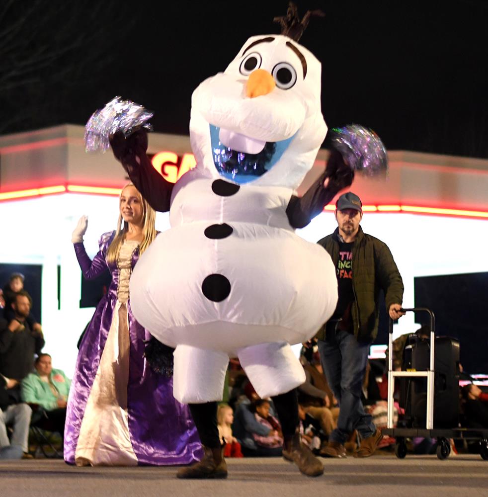 PHOTOS: Red Bank Christmas Parade - Chattanoogan.com